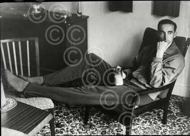 34482411-Athlete Gordon Pirie at home . REXSCANPIX. - Newsprints
