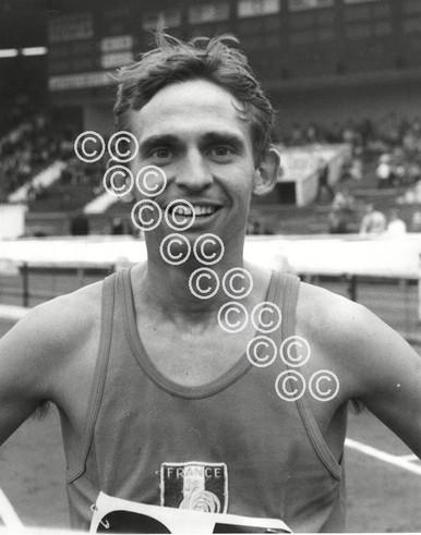 34571161-Athlete runner Walter Wilkinson. . REXSCANPIX. - Newsprints