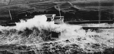 38389185-East Coast flood disaster in 1953. Waves crash against sea ...