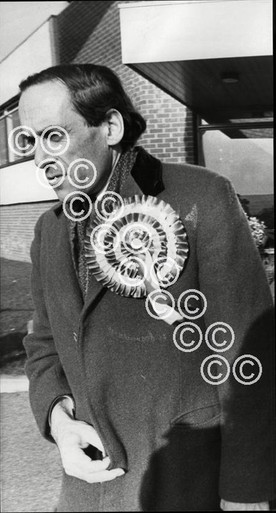 40005283-MP Jeremy Thorpe out canvassing 19/02/1974 John Jeremy Thorpe ...