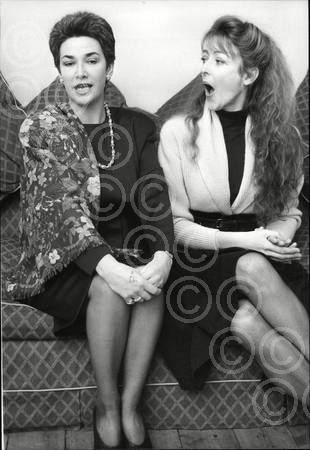 34550756-Actress Sharon Maughan with journalist Anna Raeburn the agony ...