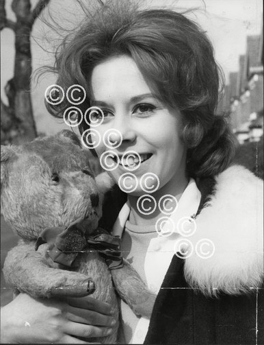 34607554-Marti Webb, singer and actress, 1963. . REXSCANPIX. - Newsprints