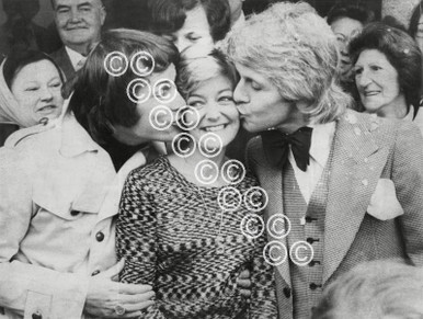 34611378-Susan Hanson, actress and husband Carl Wayne, singer at their ...