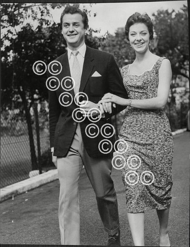 34701170-Actor Richard Waring and actress Hermione Harvey 1931-2016 ...