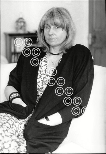 34742562-Alexandra Ward, the wife of Actor Simon Ward . . - Newsprints