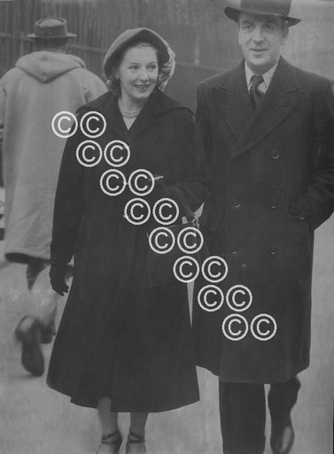 34768361-Actress Kay Walsh. . - Newsprints
