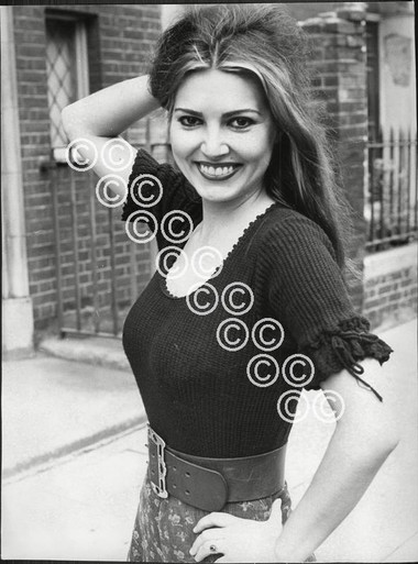 34887621-Caroline Villiers, actress. . - Newsprints