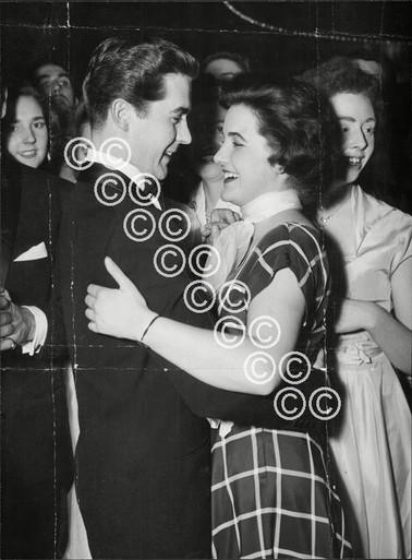 34914916-Actor Vernon Gray, dancing with Sylvia Watson, of Finsbury ...
