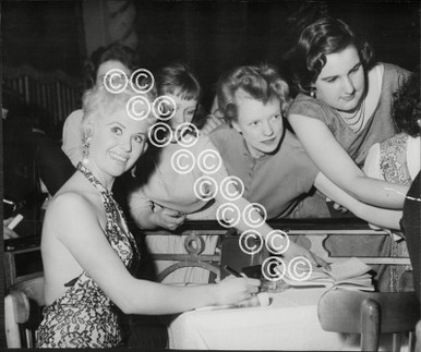 34915000-Actress Vera Day, signing autographs at the Weekend Mail Ball ...