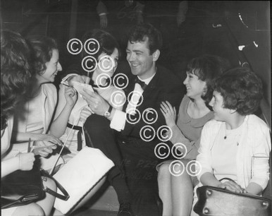 34915016-Actor Ronald Allen, signs autographs at the Weekend Mail Ball ...