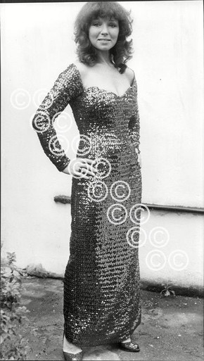 35678943-Dilys Watling Actress Singer . - Newsprints