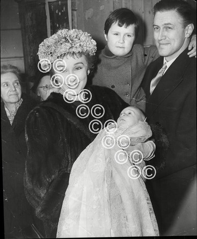 35914717-Googie Withers with her Husband John McCallum at the ...