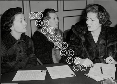35936687-Vivien Leigh with fellow actresses Margaret Lockwood and Lady ...