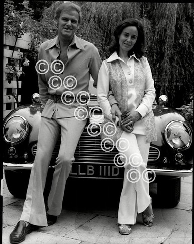 36110532-Keith Michell 1926-2015 with his actress wife Jeanette Starky ...