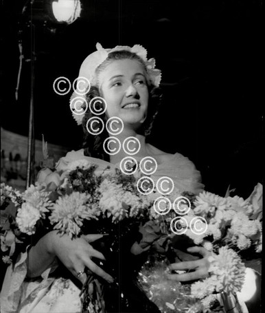 36110560-Mary Malcolm Actress . - Newsprints