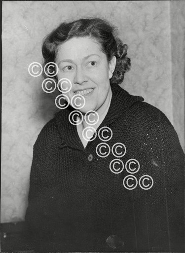 36824821-Peggy Mount, actress, 1955. . - Newsprints