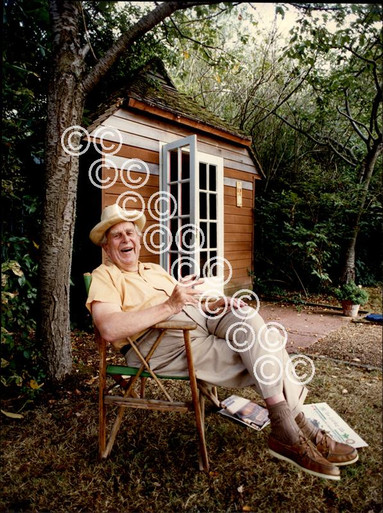 36853983-Actor Robert Morley at his Berkshire home - Newsprints