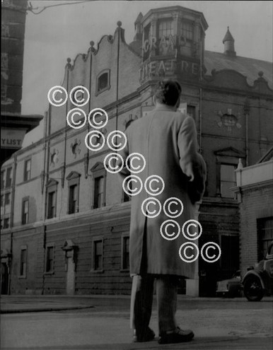 36862895-Actor Kenneth More Died 7 82 outside the Grand Theatre in ...