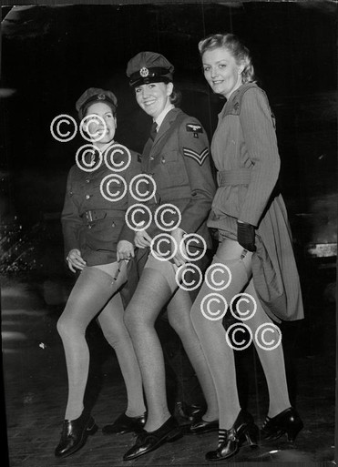 37177046-Susan Sutcliffe, Veronicaa Kelly and Dani Marks show a glimpse ...
