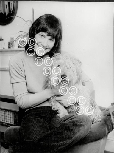 37177083-Caroline Mortimer Actress . - Newsprints