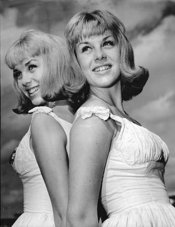 38534506-Jennifer left and Susan Baker, 16-year-old twins, flying to ...