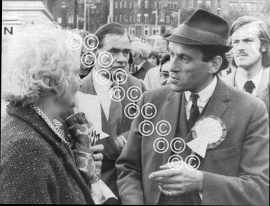 40006287-MP Jeremy Thorpe meets one of his well wishers in Edinburgh 21 ...