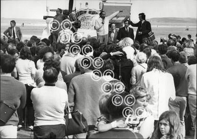 40006277-MP Jeremy Thorpe during his electioneering hovercraft coastal ...