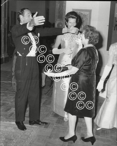 40085104-Mr and Mrs Jeremy Thorpe greet Tory Mrs Thelma Cazalet-Kier as ...