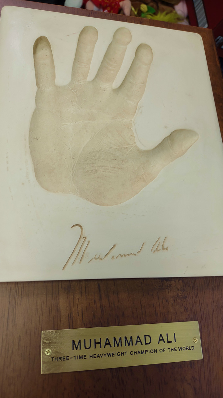 Silk Road Gifts Boxing Series MUHAMMAD ALI Signed Handprint Plaque ...