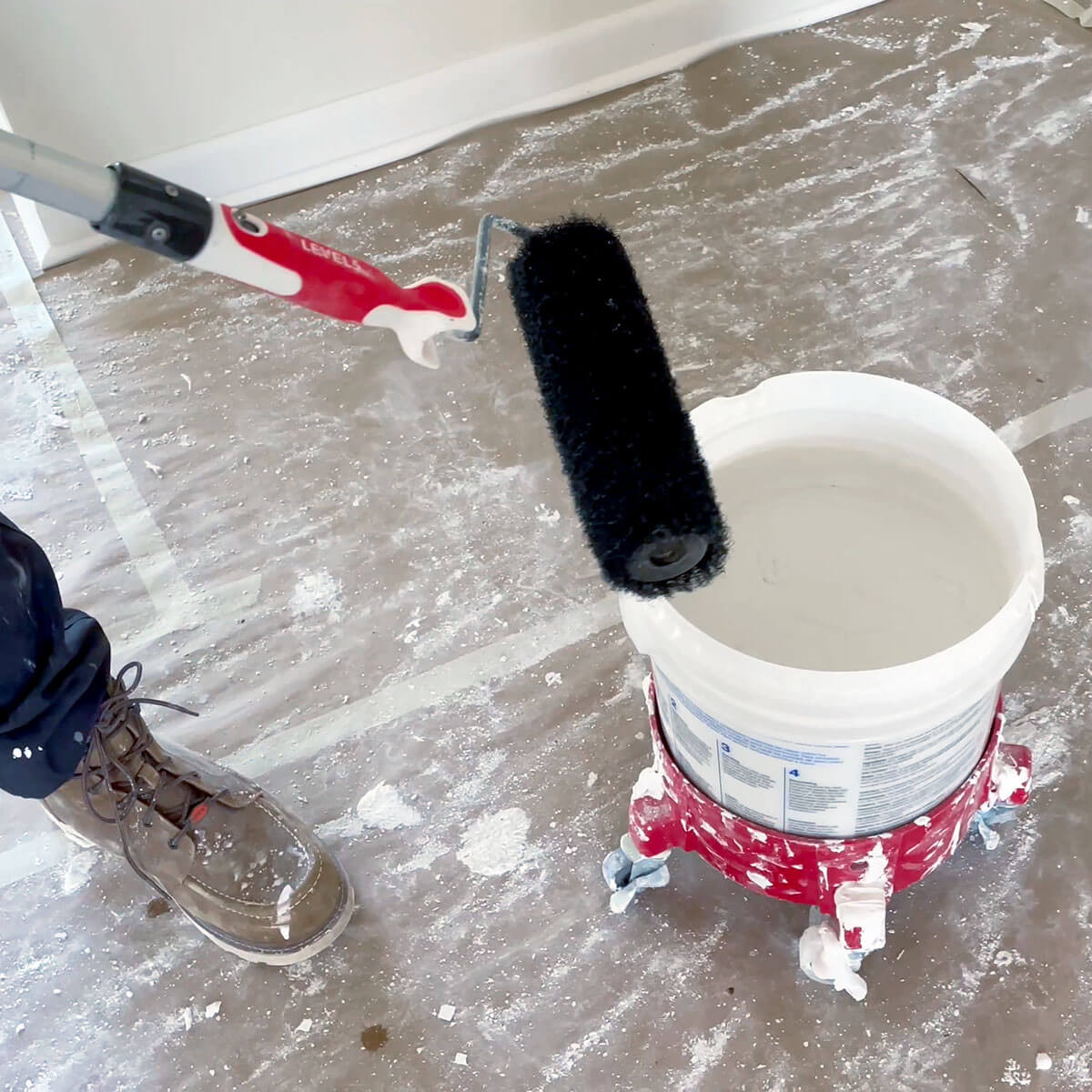 9" Drywall Compound Roller - Large Capacity | LEVEL5