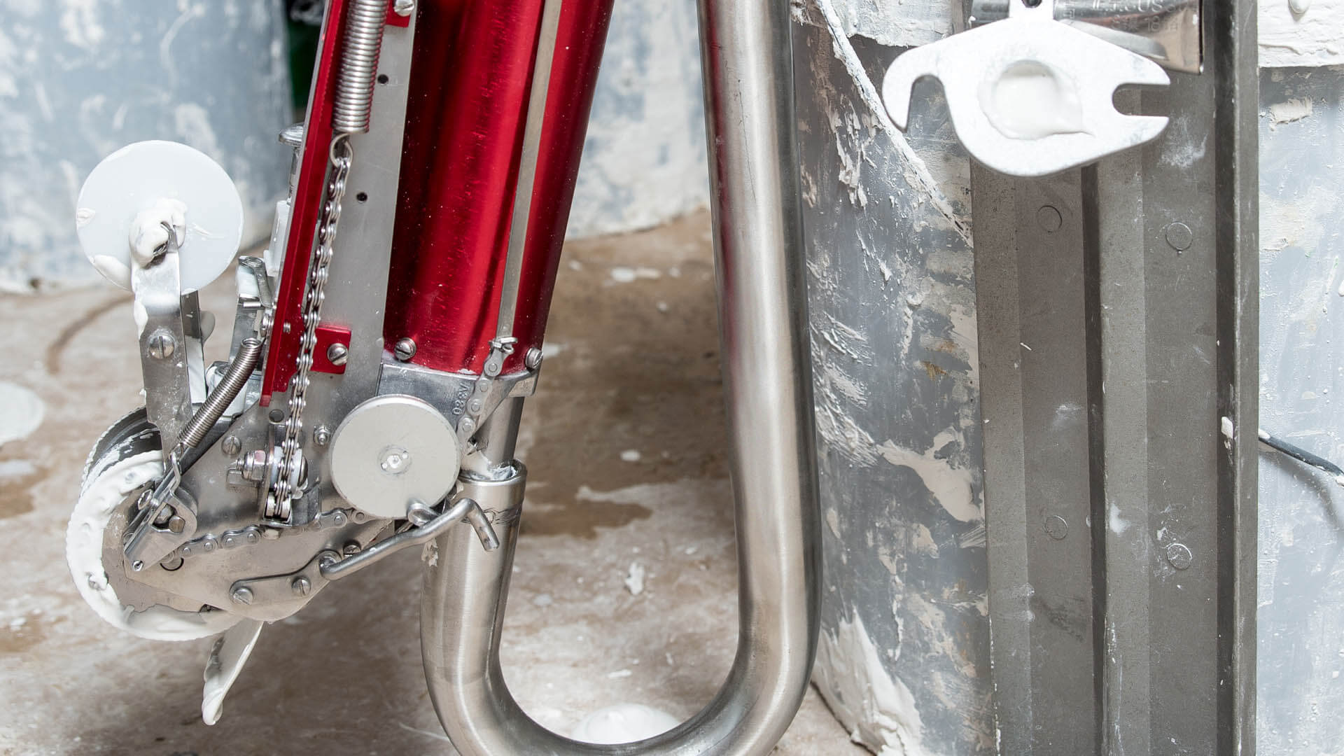 Loading an Automatic Drywall Taper - LEVEL5 Tools LLC.