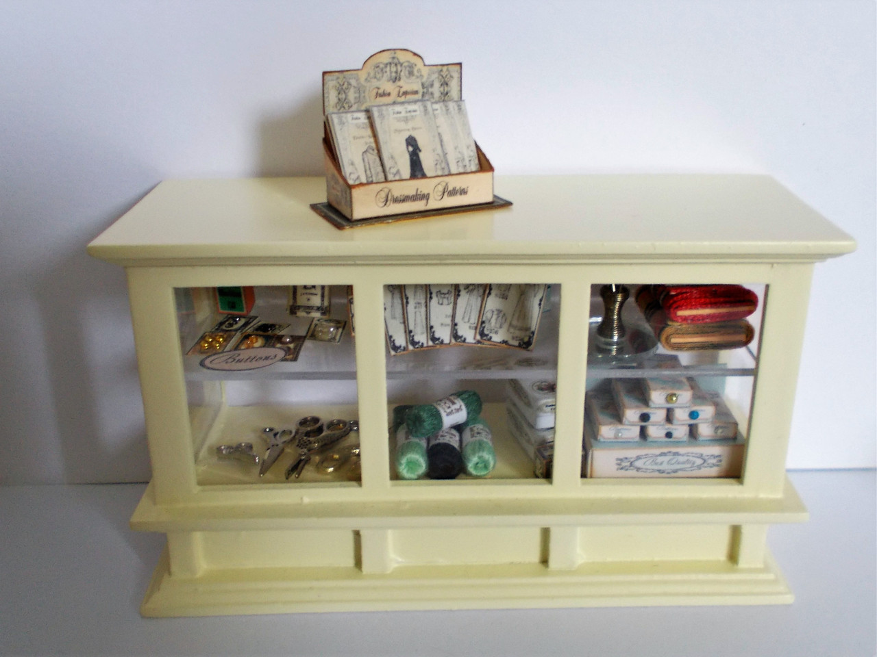 Download - Vintage Sewing Pattern Display - ZENA'S MINIATURES