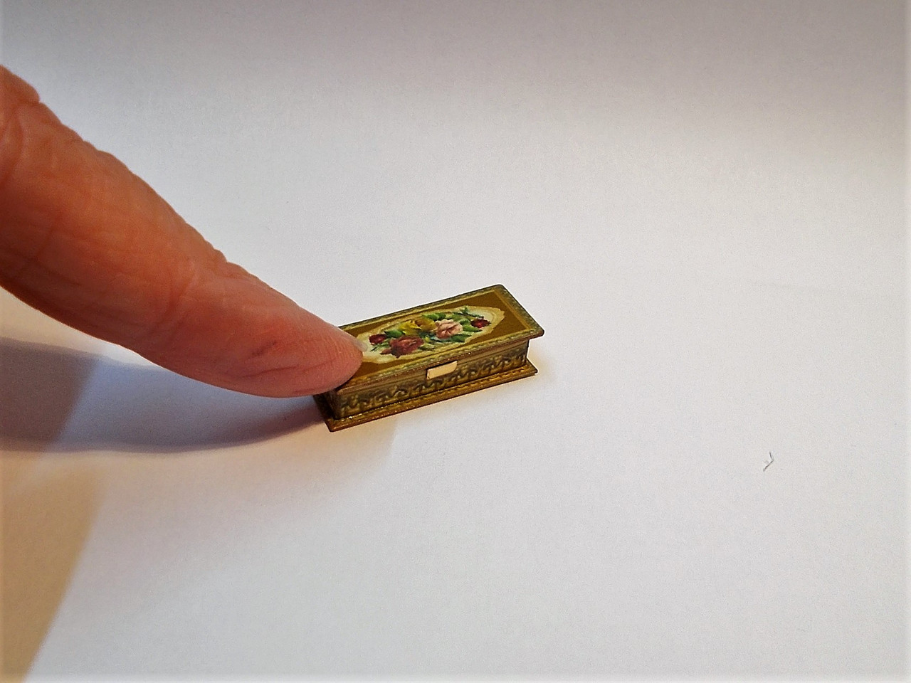 Kit - Victorian Fan Box with fan - ZENA'S MINIATURES