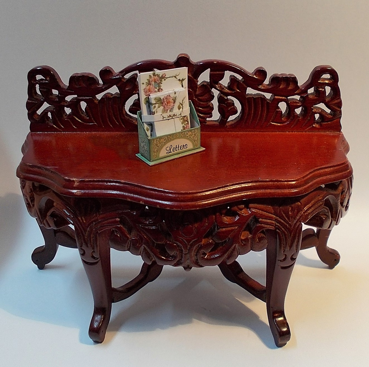 Letter Stand - Green - ZENA'S MINIATURES