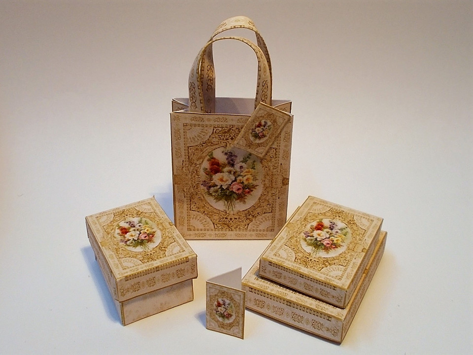 Download - Square Hat Box Set No2 - ZENA'S MINIATURES