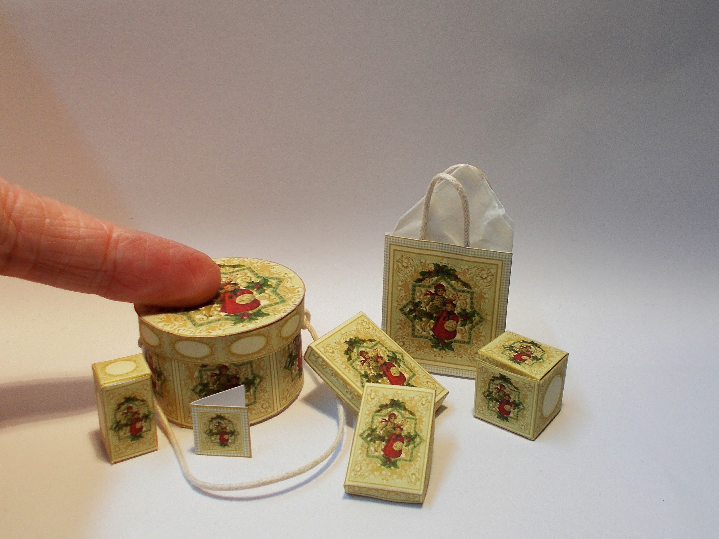 Download- Christmas Vintage Gold - ZENA'S MINIATURES