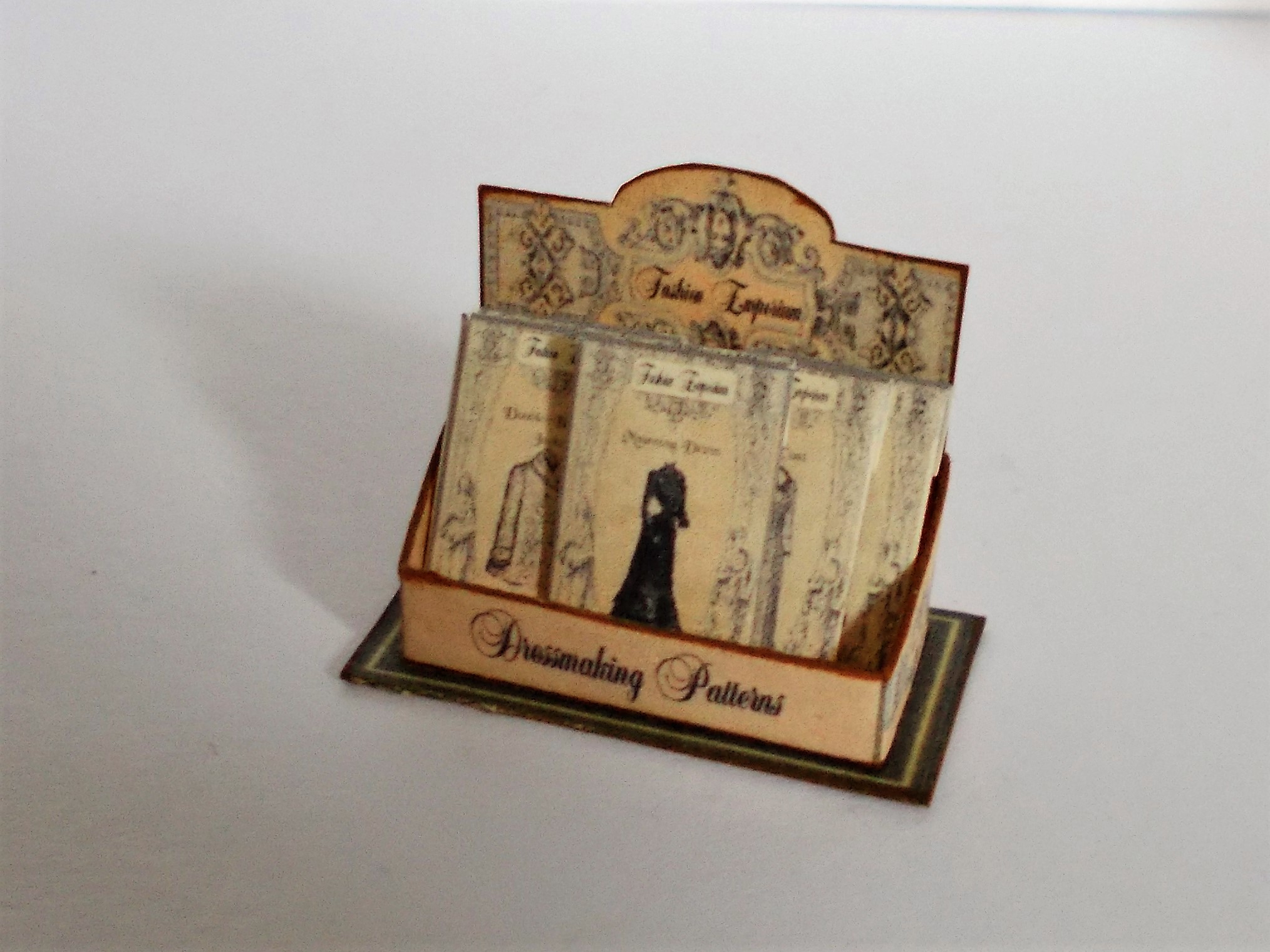 Download - Vintage Sewing Pattern Display - ZENA'S MINIATURES