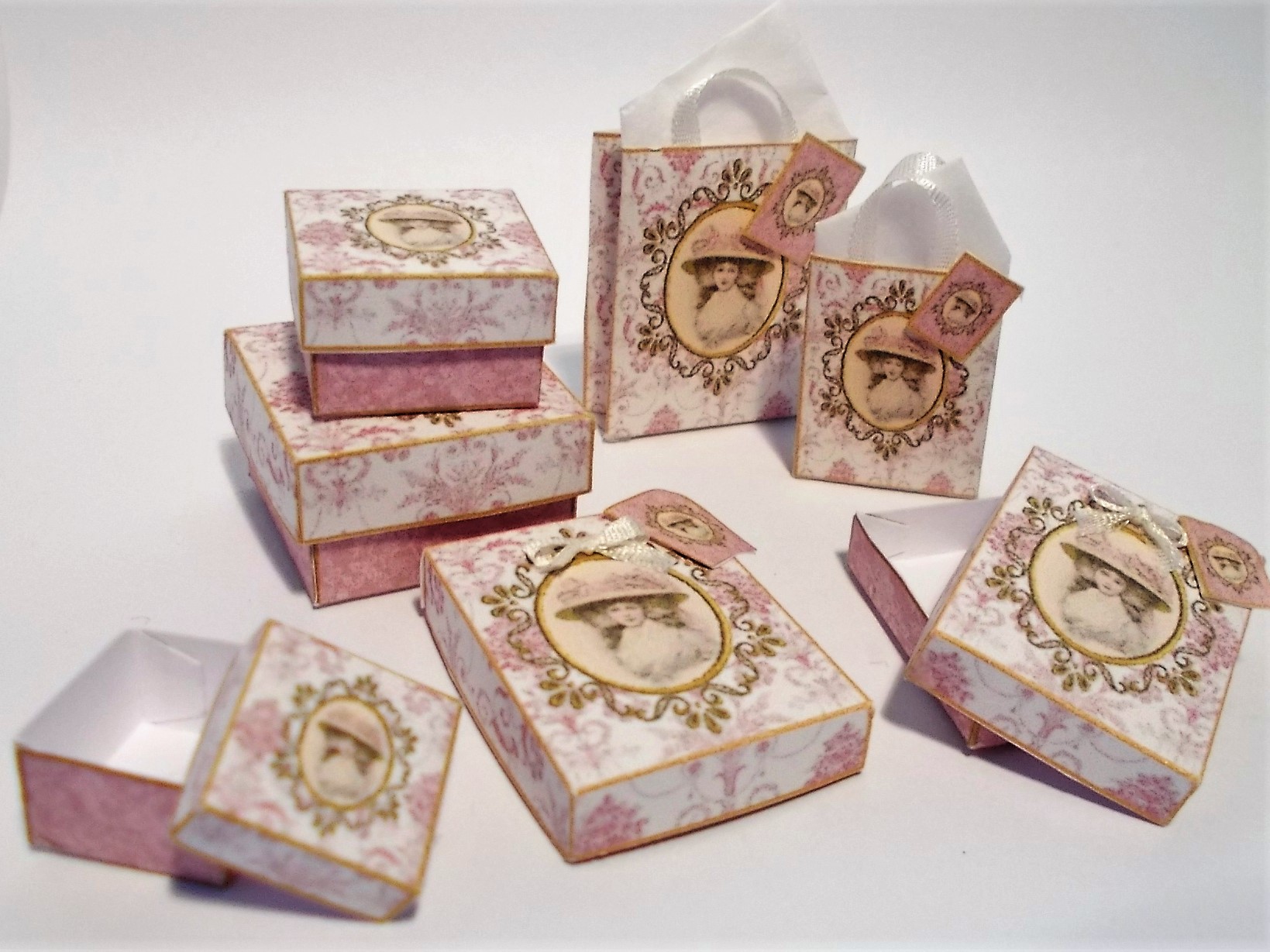 Download - Pink Lady Presentation Boxes & Bags - ZENA'S MINIATURES