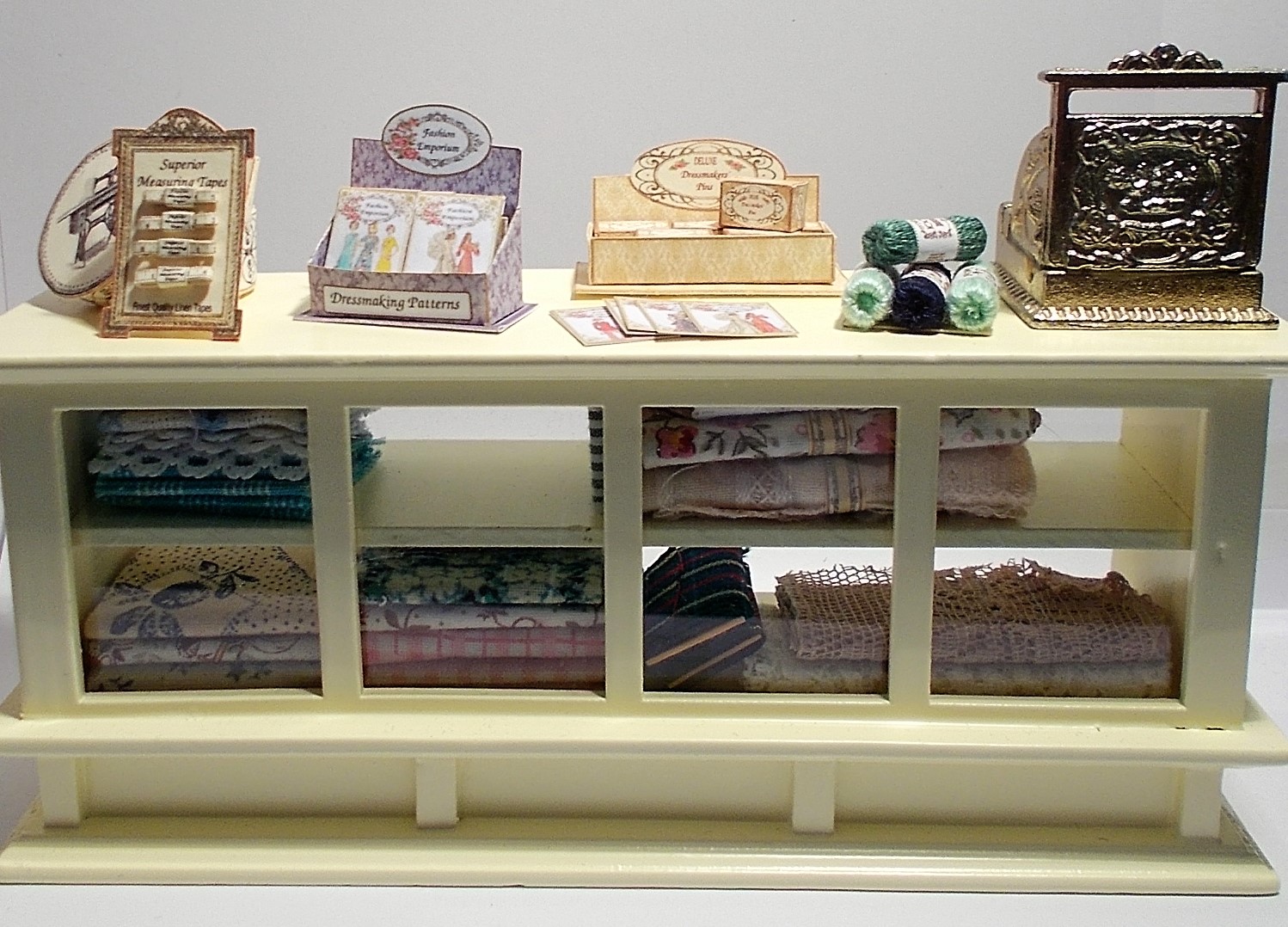 Download - Dressmaking Pattern Display 1970s - ZENA'S MINIATURES