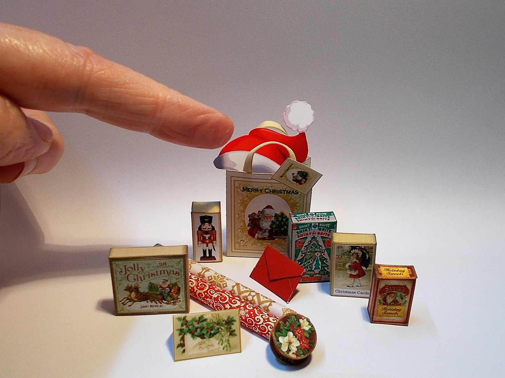 dollhouse miniature 1/12th scale Christmas Shopping Bag