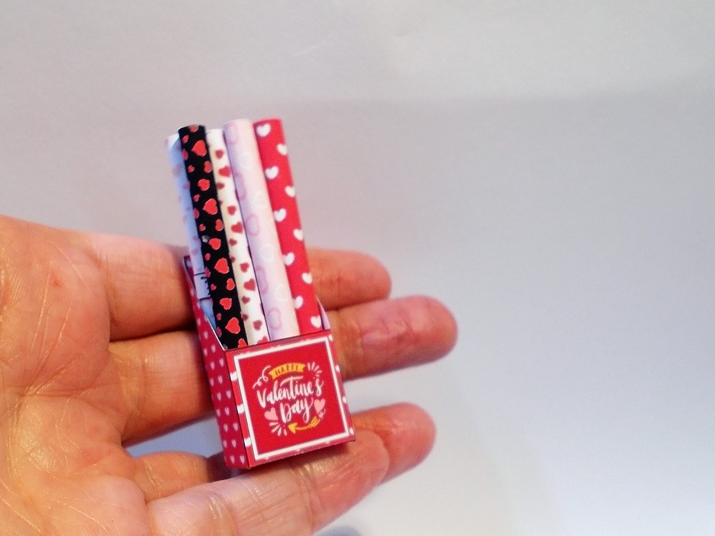 Kit - Valentine Gift Wrap Display - ZENA'S MINIATURES