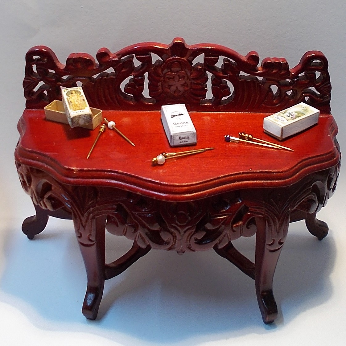 dollhouse miniature 1/12th scale hat pin display car and box