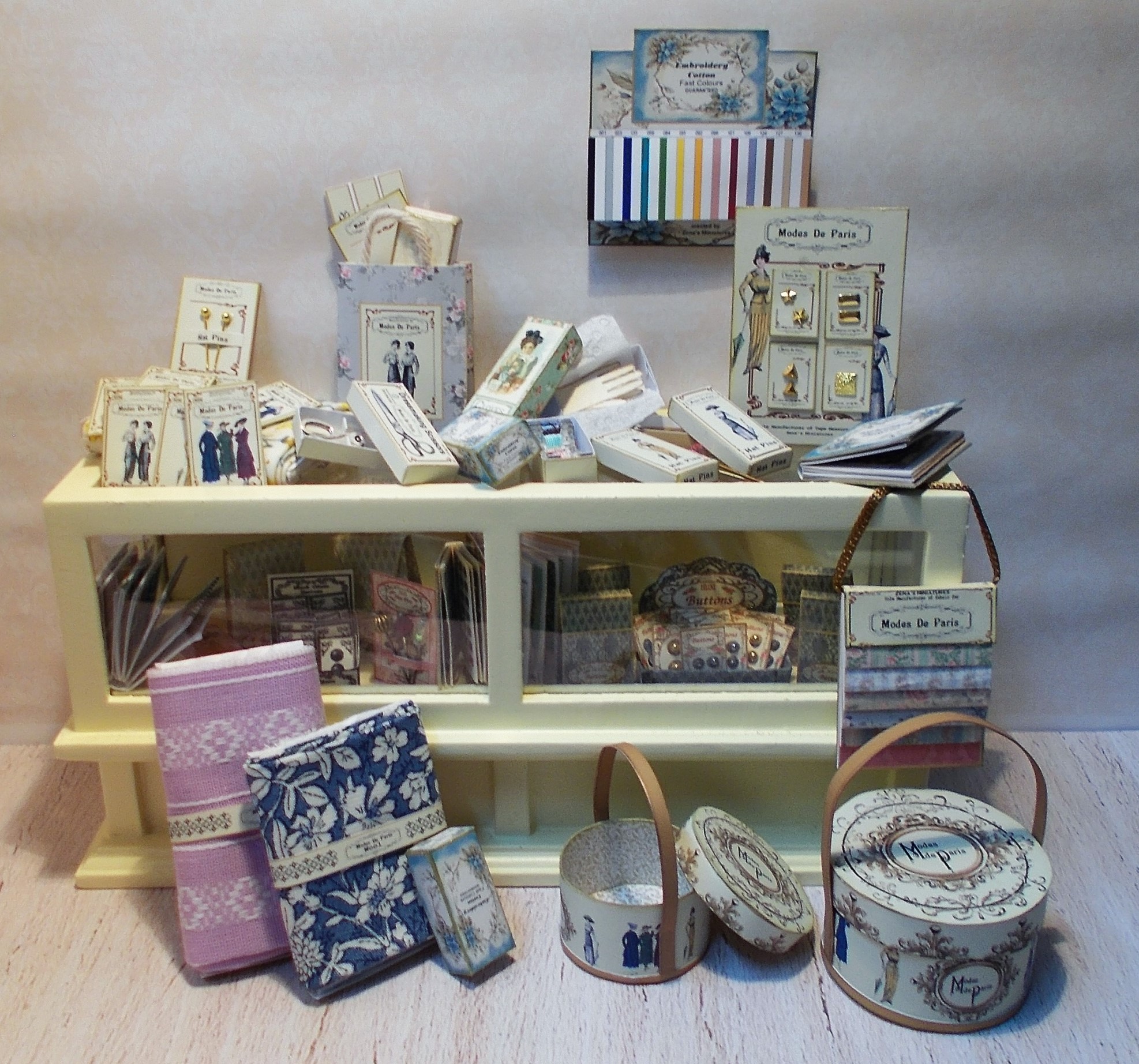 Edwardian Ladies Button stand - ZENA'S MINIATURES