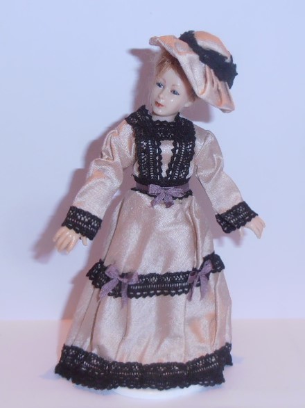 Lady in silk - ZENA'S MINIATURES