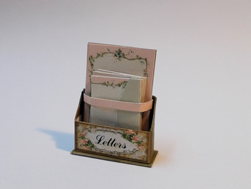 Letter Stand - Peach - ZENA'S MINIATURES