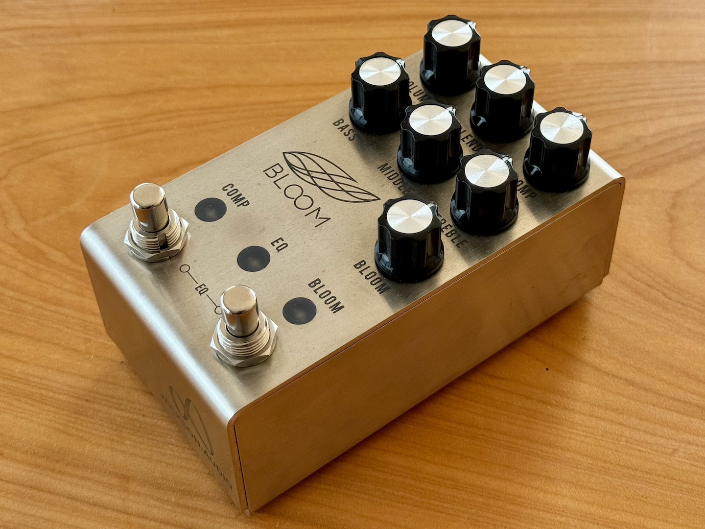 Jackson - Bloom - Tone Lounge