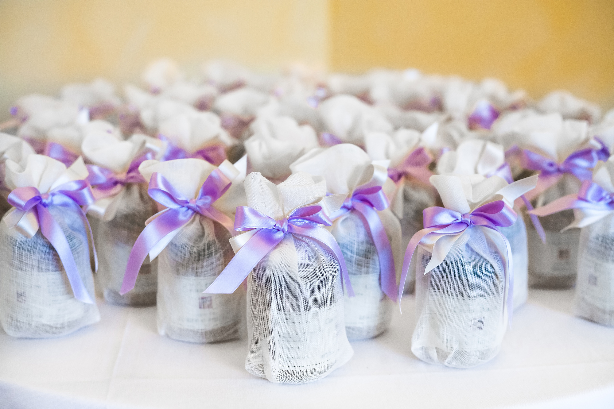 15 Unique Wedding Favor Ideas Everyone Will Love - The Candy Bar Wrapper