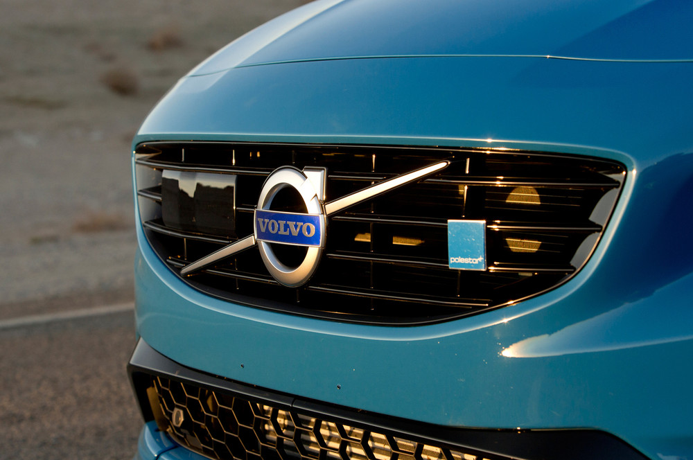 Genuine Volvo Gloss Black Front Grille, Polestar S60/V60 - ViVA Performance
