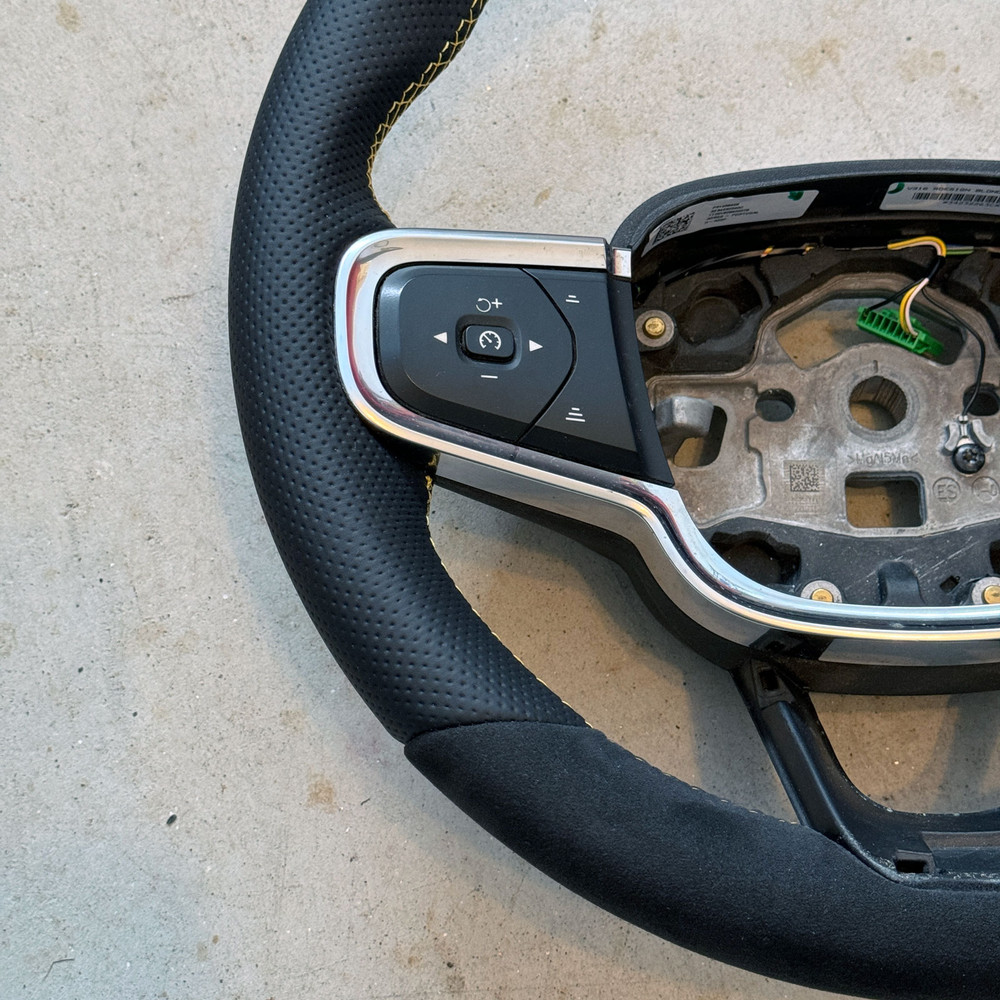 Polestar 2, Volvo XC40 Steering Wheel Upgrade, Leather/Alcantara with ...