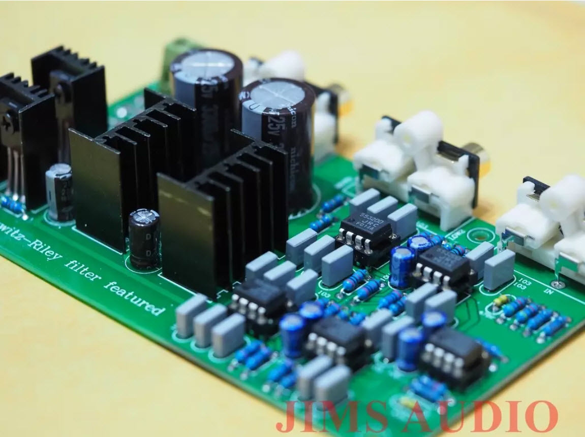 Linkwitz-Riley 2-way electronic crossover at 2.2KHz stereo (changeable ...